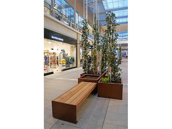 Seating and bespoke planters - Westgate Mall, Oxford | Furnitubes | ESI ...