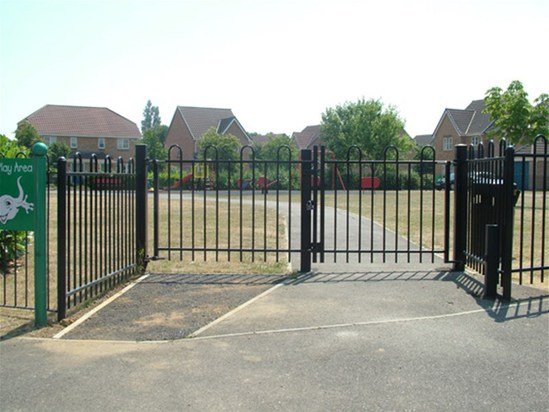 Anti Trap Bow Top manual play area gate | Jacksons Fencing | ESI ...