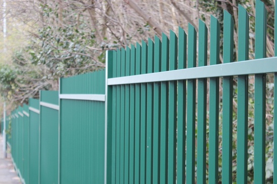 Vertical bar fencing secures golf club perimeter | Jacksons Fencing ...