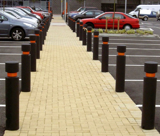 EB100 - MDPE bollard with galvanised mild steel core | AUTOPA | ESI ...