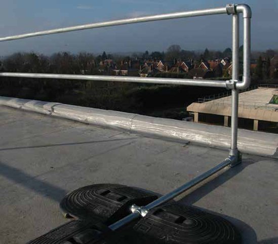 KeeGuard® Premium free-standing roof edge guardrail | Safesite | ESI ...