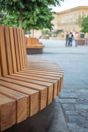 Movable circular hardwood tree seats for public realm | Woodscape | ESI ...