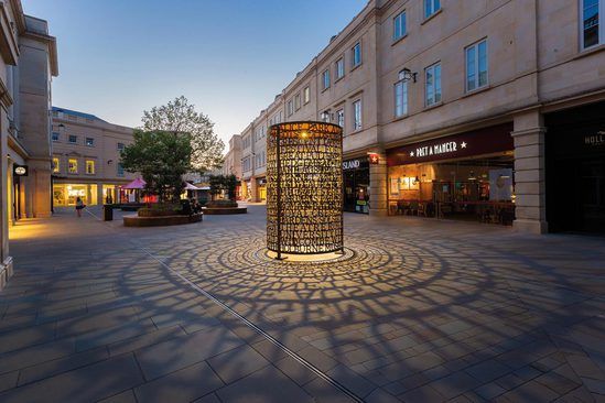 Movable circular hardwood tree seats for public realm | Woodscape | ESI ...