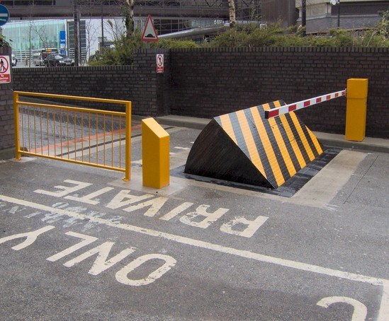 Avon RB700 road blocker - Security Road Blocker | Avon Barrier | ESI ...