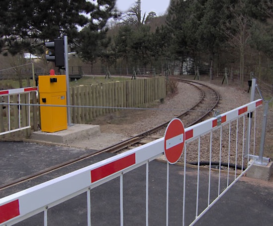 EB750 Excel automatic traffic security barriers | Avon Barrier | ESI ...