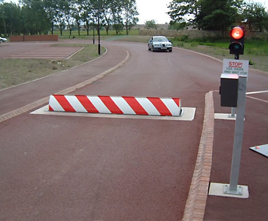 RB680 hydraulic road blocker | Avon Barrier | ESI External Works