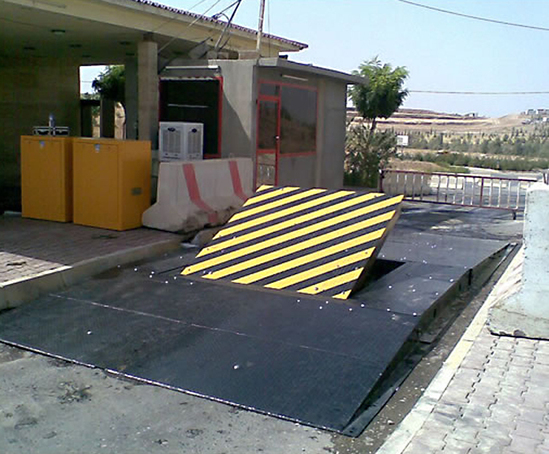 RB980CR Sabre surface-mount high-security road blocker | Avon Barrier ...