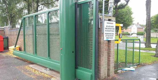SlideGuard - custom-built cantilever sliding gates | Barkers Fencing ...