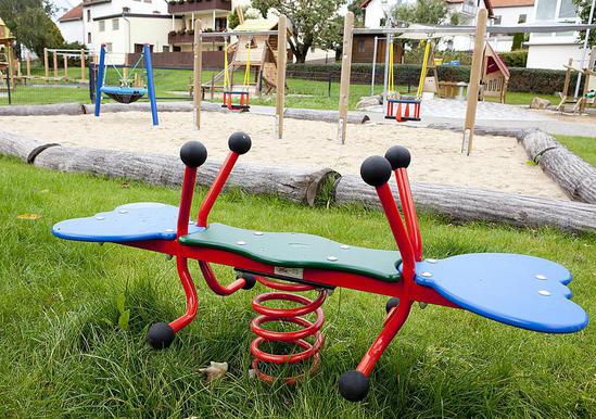 Unique Bumble Bee double spring rocker | eibe play Ltd | ESI External Works