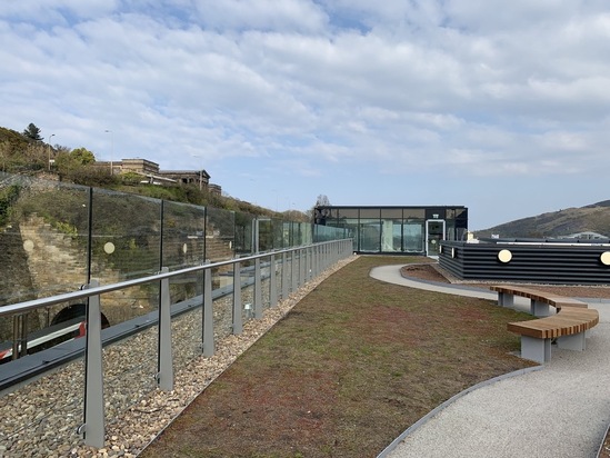 Curved benches for roof terrace - HMRC, Edinburgh | Benchmark Design ...