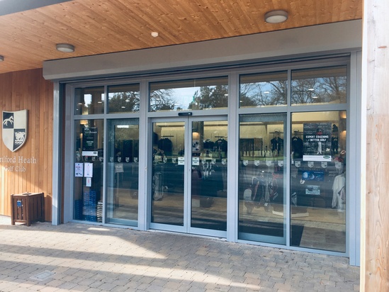 Bi-parting automatic sliding entrance doors - golf club | TORMAX UK ...