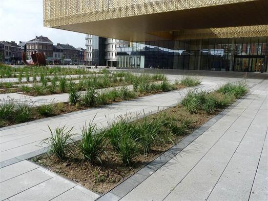 Concrete paving slabs and benches for public square | URBASTYLE® | ESI ...