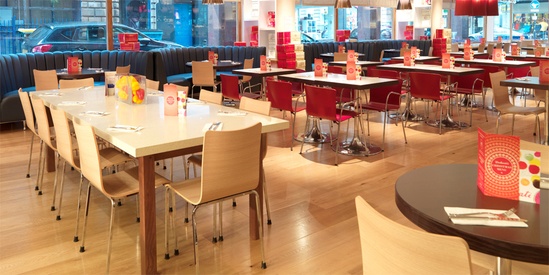 Restaurant tables and vast sharing tables | Benchmark | ESI Interior Design