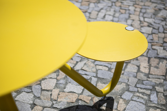 Orbit - Metal Outdoor Seating Unit with Circular or Oval table | mmcité ...