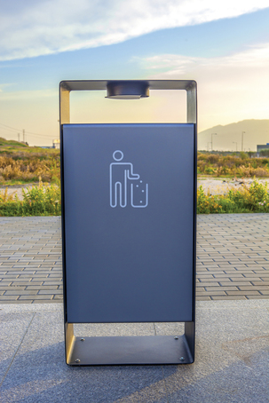 Radium steel litter bin with ash tray | mmcité UK | ESI External Works
