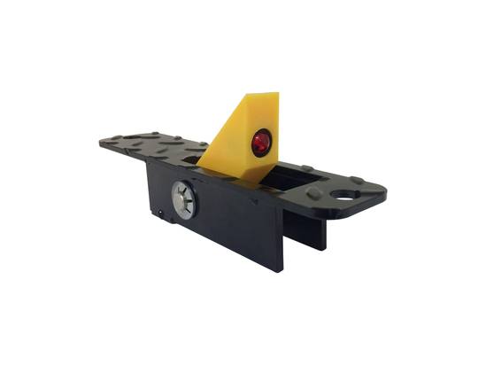 Directional flow plate with reflective studs | Flowplates | ESI ...