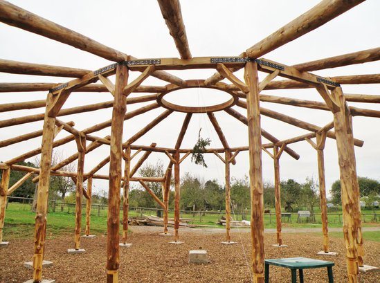 16m-diameter bespoke timber roundhouse with sedum roof | Roundwood ...