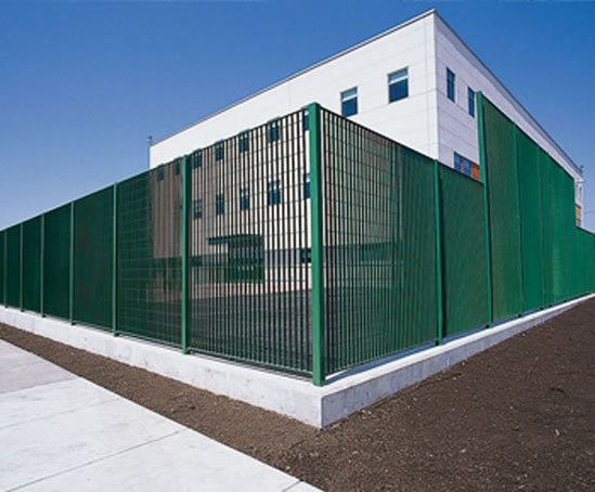 Roma-3 steel grating fences | Lang+Fulton | ESI External Works