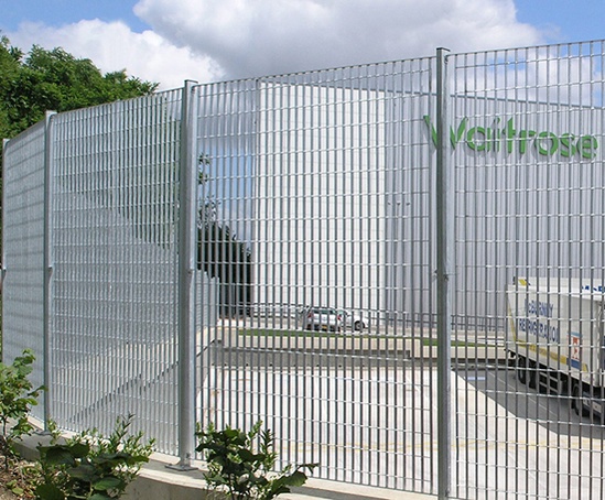 Roma-3 steel grating fences | Lang+Fulton | ESI External Works