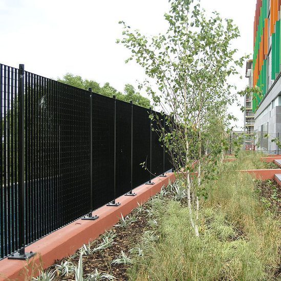 Verona steel grating fences | Lang+Fulton | ESI External Works