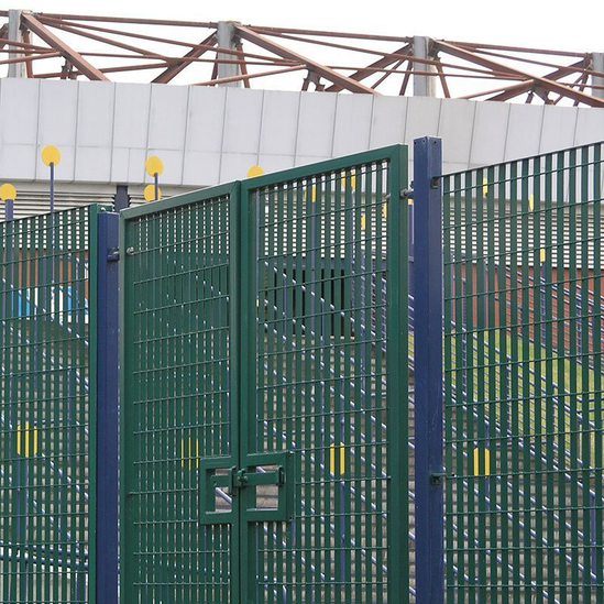 Steel grating gates | Lang+Fulton | ESI External Works