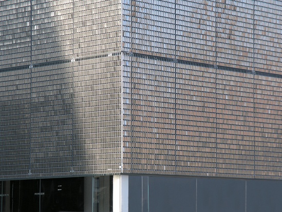 Kinetic stainless steel facade – H&M store | Lang+Fulton | ESI Building ...