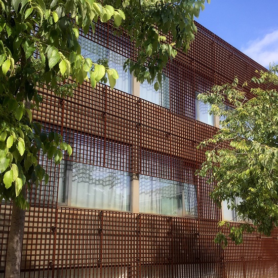 Piazza-132 corten steel grating used as modern cladding | Lang+Fulton ...