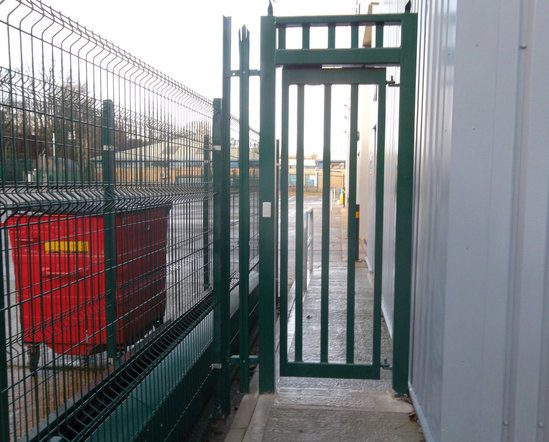 Wicket - manually operated pedestrian gate | Frontier Pitts | ESI ...