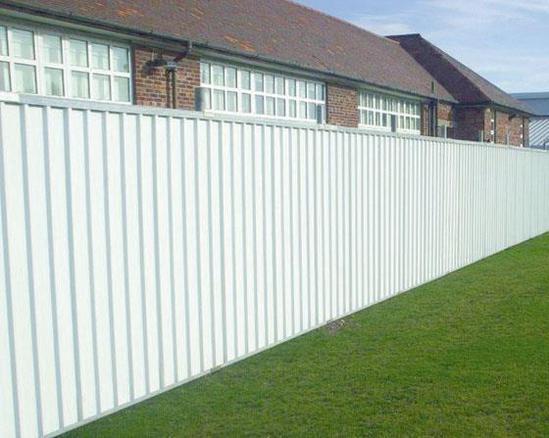 Steelhoard re-useable temporary hoarding system | Heras Mobile Fencing ...