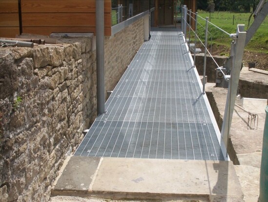 Metal gratings for walkways, landings and stairs at Mill | Elefant ...