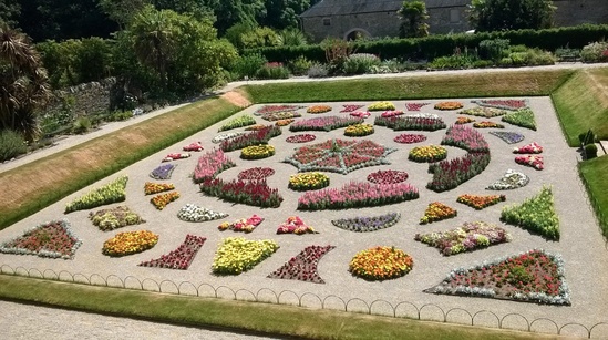 ProEdge steel landscape edging for Castle Ward gardens | EverEdge | ESI ...