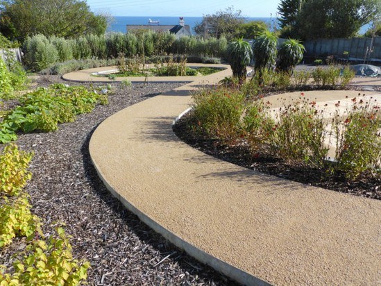 Steel ribbon edging for Yin and Yang Garden Retreat | EverEdge | ESI ...