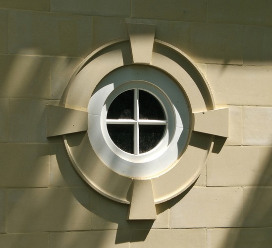Bull's-Eye cast stone window surround | Haddonstone | ESI Building Design