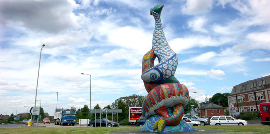 7.5m-high De Luci Fish gateway feature for roundabout | Drostle Public ...