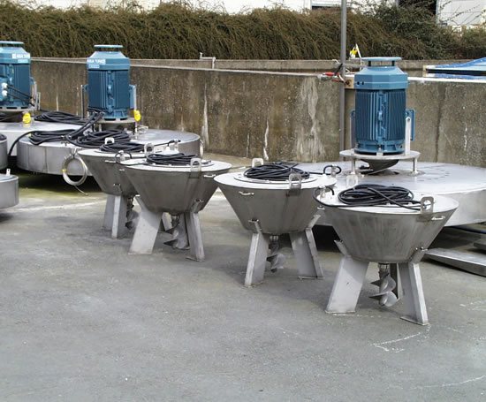 Aqua Turbo® MIX-BS floating downdraft mixer | Aquasystems International ...