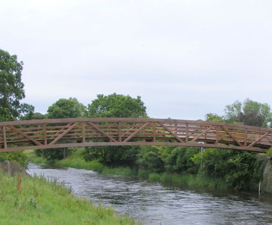 Truss girder timber bridges | Sarum Hardwood Structures | ESI External ...