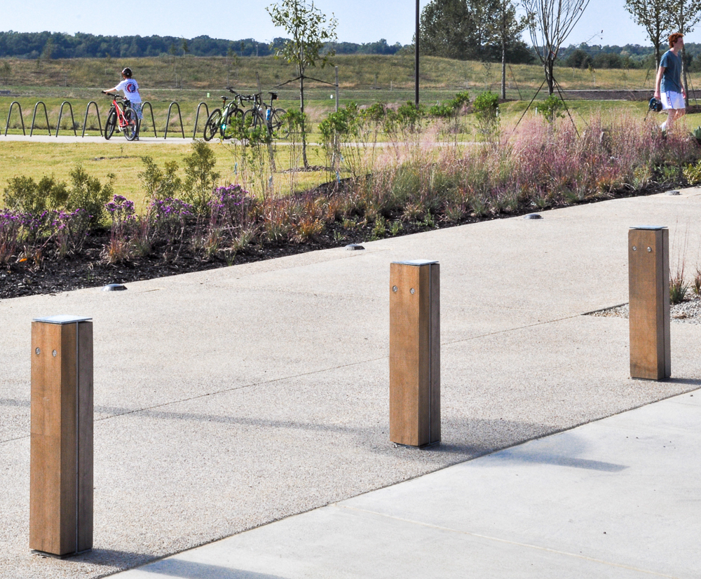Seating and bollards for extensive urban park - USA | Streetlife | ESI ...