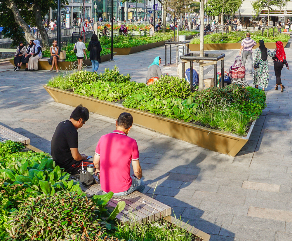 Park seating - Brunnsparken, Gothenburg | Streetlife | ESI External Works