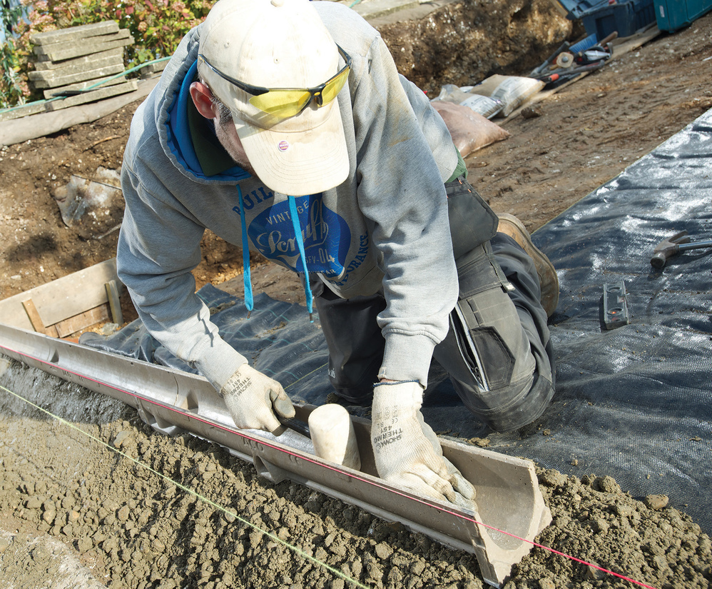 ACO RainDrain channel drainage driveway installation | ACO Water ...