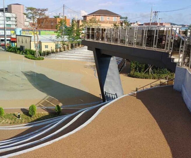 Permeable resin bound pathways for park - South Korea | Addagrip ...