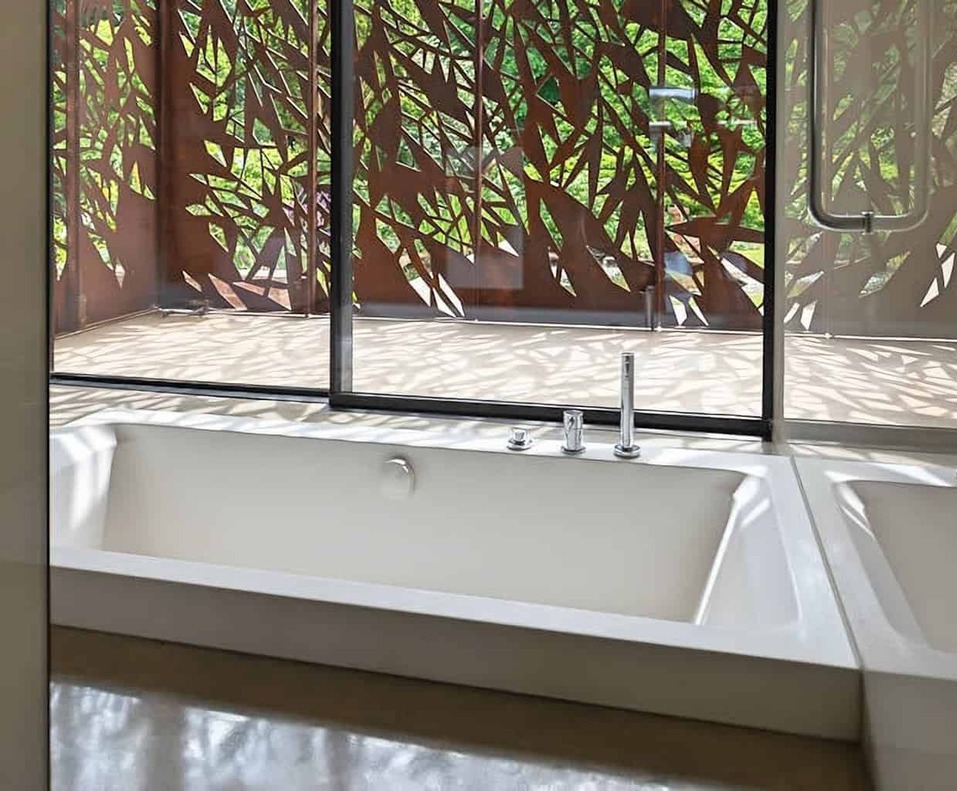 Semi-sunken bath for RIBA award-winning home | Design & Form | ESI ...
