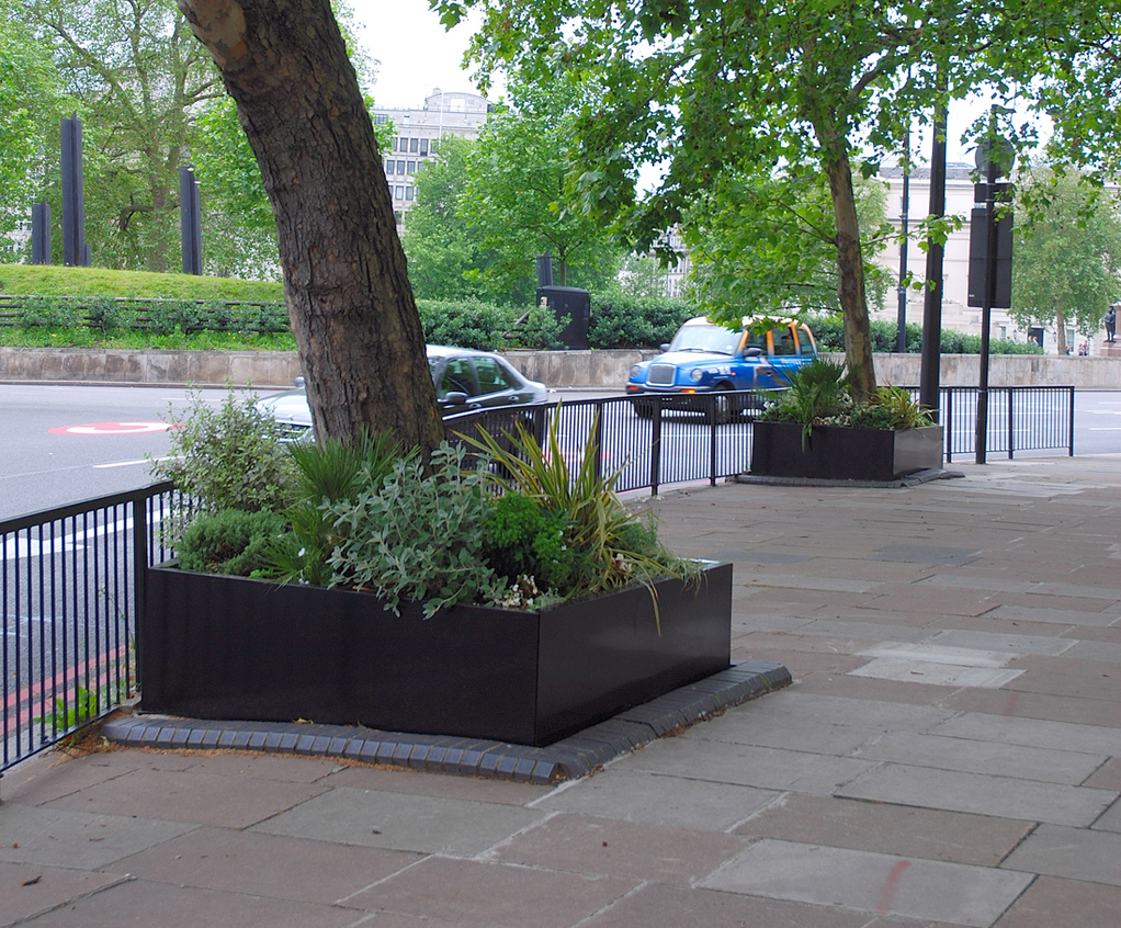 Bespoke steel tree planters for Park Lane hotel | IOTA | ESI External Works