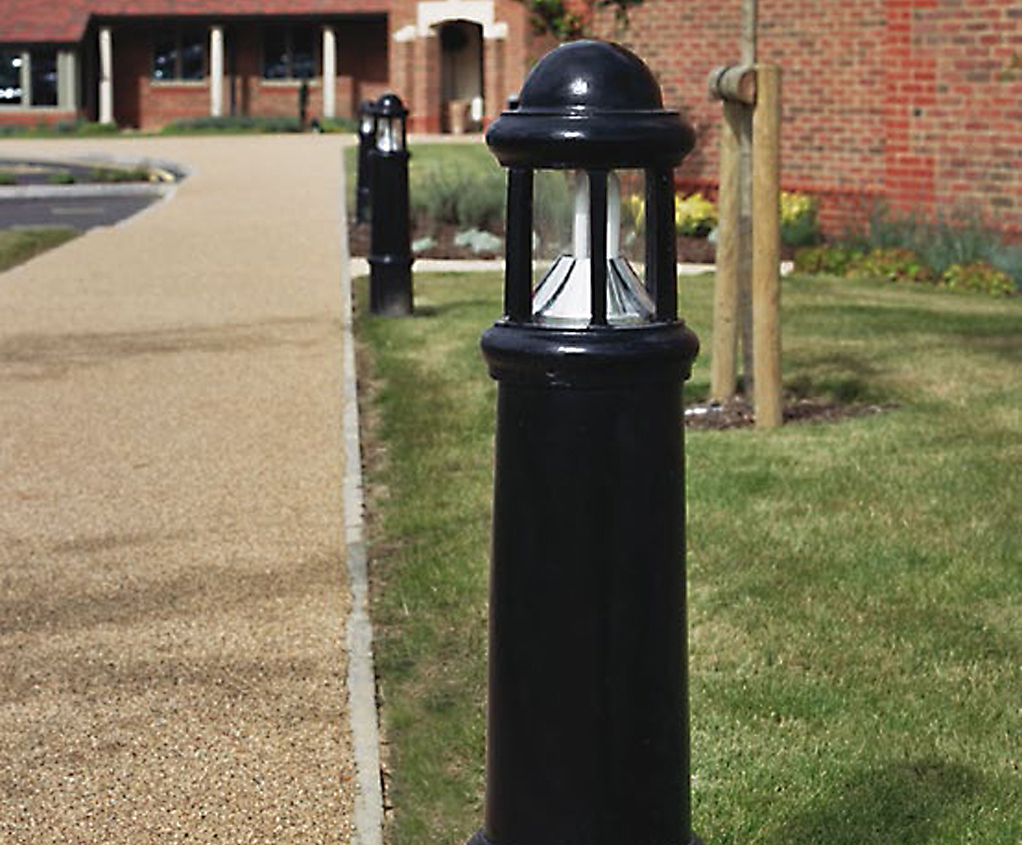 Cannon cast iron illuminated bollard | DW Windsor | ESI External Works