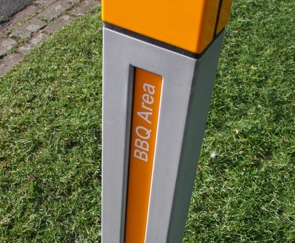 Route and destination markers - mark® | fwdesign | ESI External Works