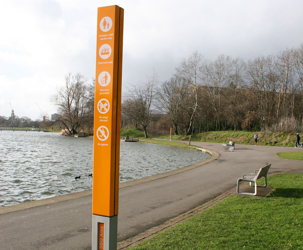 Route and destination markers - mark® | fwdesign | ESI External Works