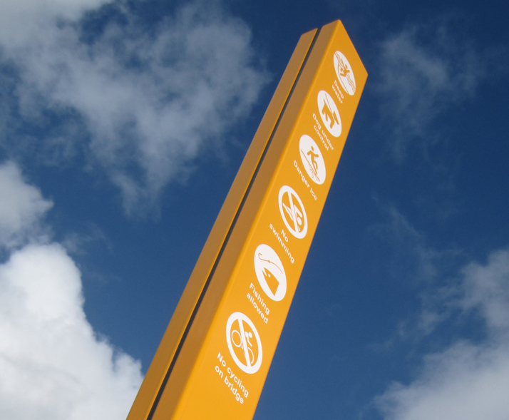 Route and destination markers - mark® | fwdesign | ESI External Works