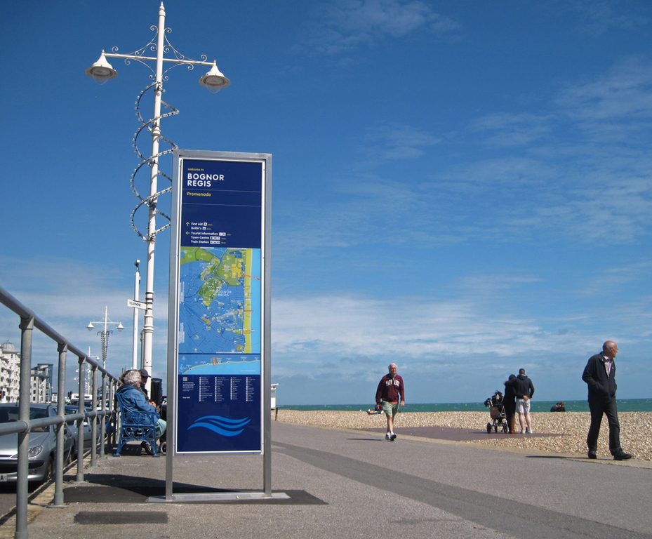 Pedestrian wayfinding signage strategy for coastal town | fwdesign ...