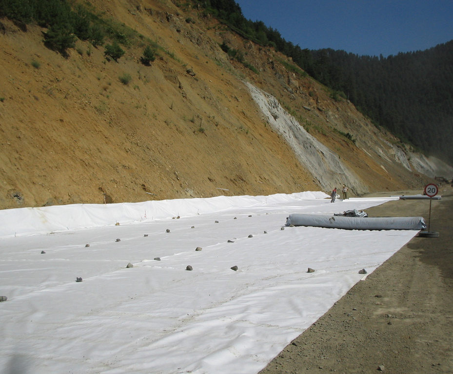 Lotrak® 200 needle-punched non-woven geotextile | Don & Low | ESI ...