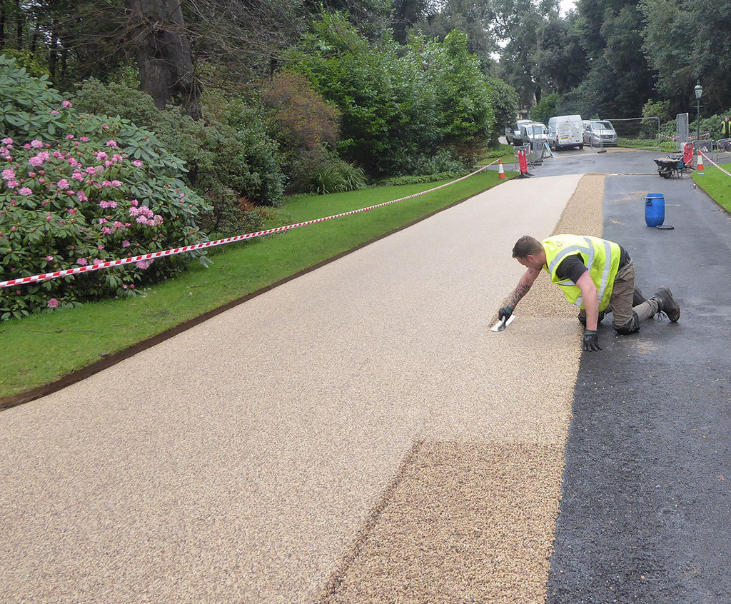 Resin bound approach roads for Osborne House | Clearstone Paving | ESI ...
