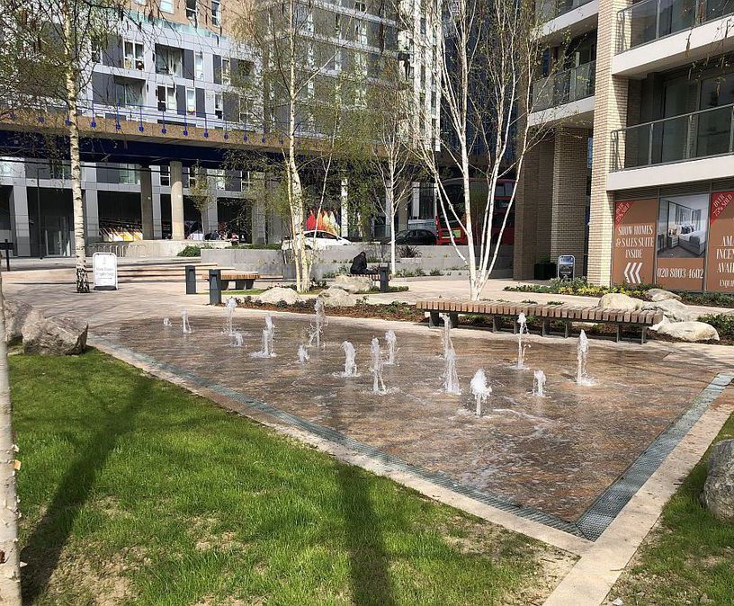 Plaza water feature for residential tower, Canary Wharf | Fountains ...